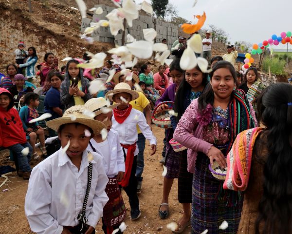 team-daya-jordan-mitchell-2023-03-guatemala-post-5-children-flower ...